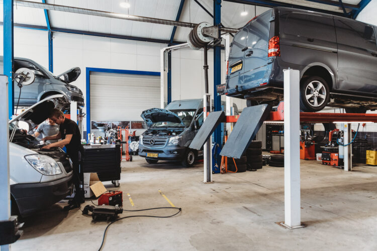 Vacature - Automonteur bij Autobedrijf van den Berg - Toppa