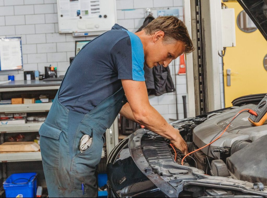 Vacature » Automonteur bij van Leeuwen Auto's » Toppa